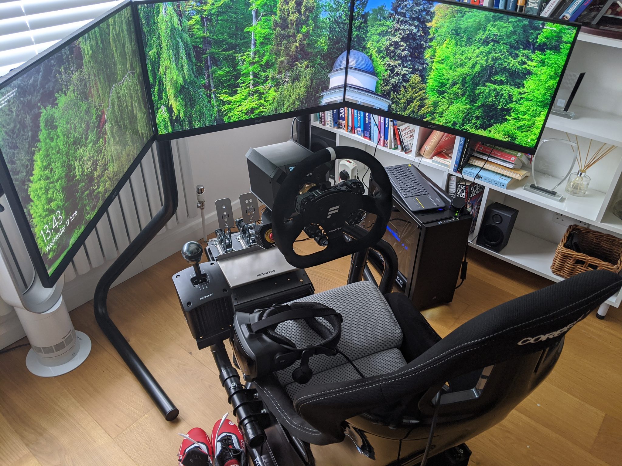The Best Monitors for Sim Racing - Buyer's Guide