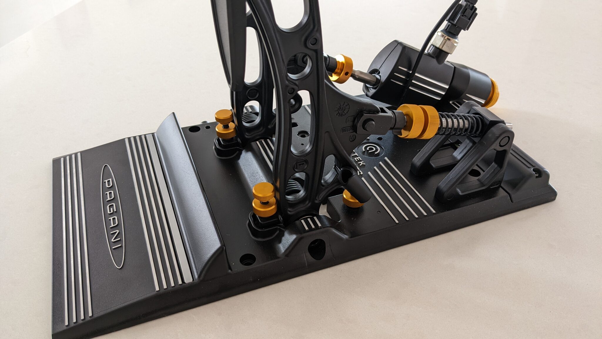Asetek SimSports™ Pedal Set Pagani Huayra R Edition Review